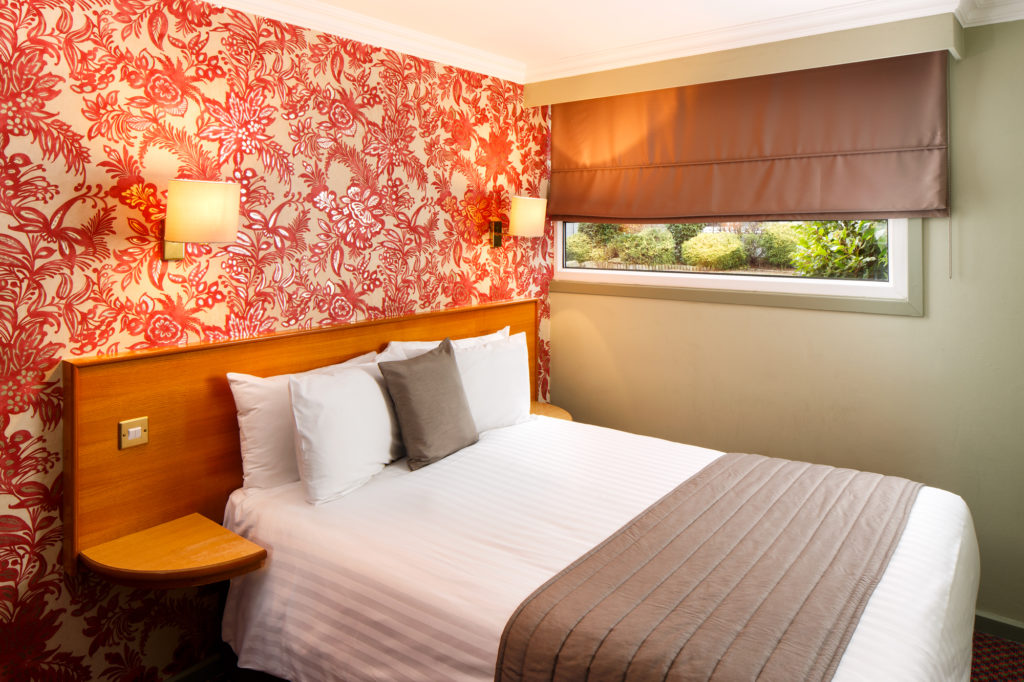 Chester Hotel Rooms | Mercure Chester Abbots Well Hotel